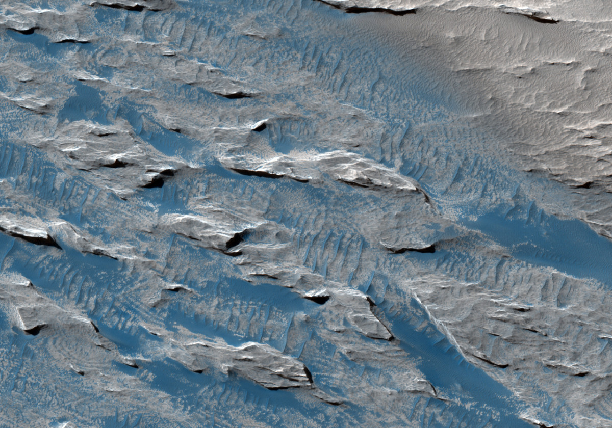 Low Albedo Feature in Aeolis and Zephyria Regions | Mars From Space