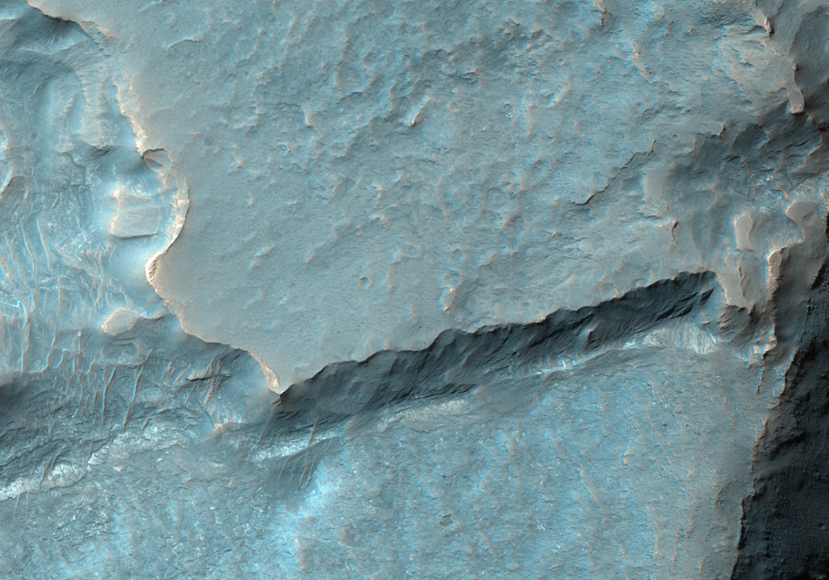 Layering and Inverted Streams | Mars From Space